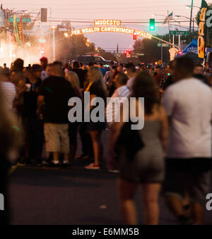 Modesto, CA, USA. 23rd Aug, 2014. The crowd was packed as E-40 performs ...