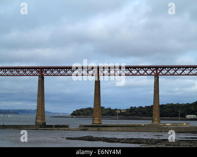 Forth Bridge - cantilever railway bridge - Between North and South ...