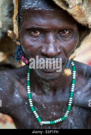 Ethiopia - traditional dance of the men from the Anyuak tribe Stock ...