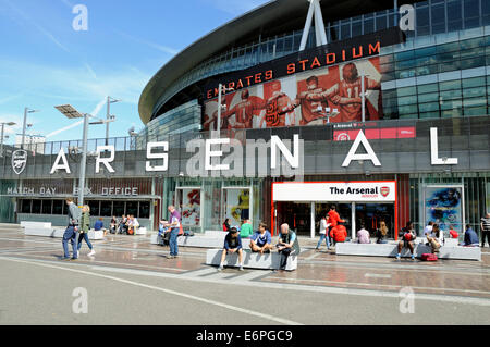 ARSENAL ARMOURY EMIRATES FOOTBALL STADIUM, LONDON, ENGLAND, UK Stock ...
