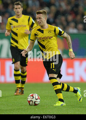 Augsburg, Germany. 29th Aug, 2014. Dortmund's goalkeeper Roman ...