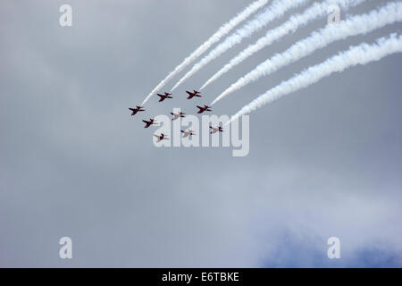 Red Arrows Diamond pattern formation Stock Photo - Alamy