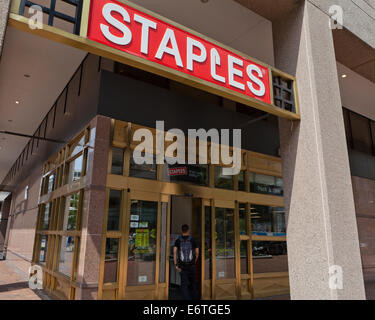 Staples office supply storefront - Washington, DC USA Stock Photo - Alamy