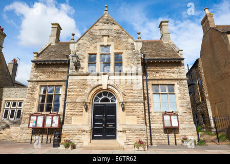 The centre of the historic market town of Oundle, Northamptonshire ...