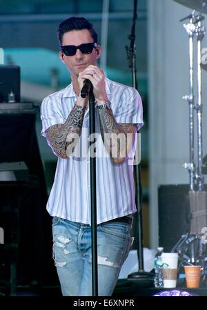 Lee Levine on the red carpet of the 54th Annual Grammy Awards at the ...
