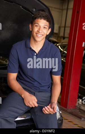 portrait of young apprentice mechanic in car garage Stock Photo - Alamy