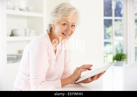 woman at home using tablet Stock Photo - Alamy