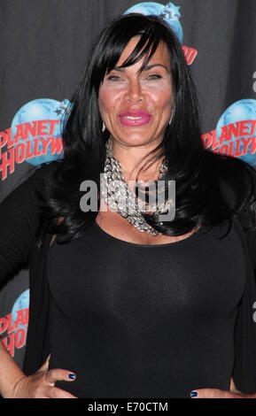 Reality star sisters from 'Mob Wives' sign copies of their cookbook ...