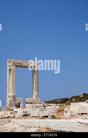 Greece, Cyclades, Naxos, Gate to the temple of Apollo Stock Photo - Alamy
