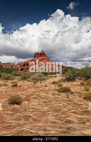 Bell Rock, sedimentary rock formation in Red Rock Country, Coconino ...