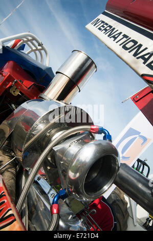 tractor puller pulling tires tyres wheels large big cut rubber grip ...