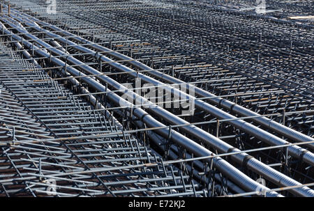 Ferro-concrete reinforcement with tensioned cables in the ...