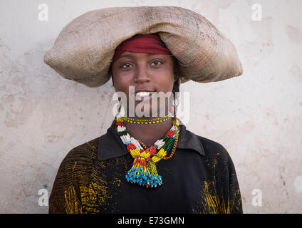 Harari Woman In Traditional Costume, Harar, Ethiopia Stock Photo - Alamy