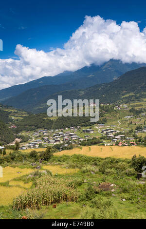 Eastern Bhutan, Trashi Yangtse, Trashiyangtse valley and town Stock ...