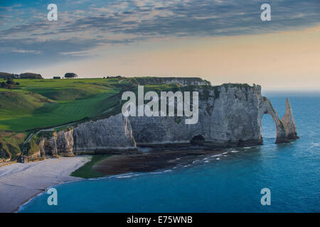 Rock arch, coast with chalk cliffs and beach, Étretat, Normandy, France ...
