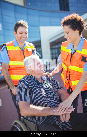 Paramedics talking to patient outside hospital Stock Photo - Alamy