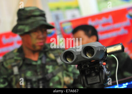 Bangkok, Thailand. 11th Sep, 2014. Thai soldiers display weapons during ...
