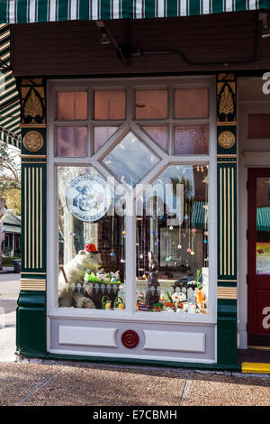 Ice cream shop window in Covent Garden, London Stock Photo - Alamy