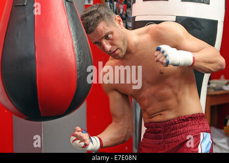 TOWIE star Elliot Wright training at a boxing gym in Harlow Featuring ...
