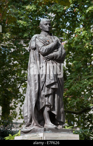 Statue of George Nathaniel Curzon, Carlton House Terrace, London, with ...