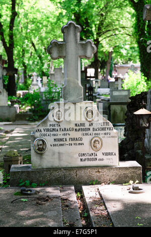 Bellu Cemetery, Bucharest, Romania Stock Photo - Alamy