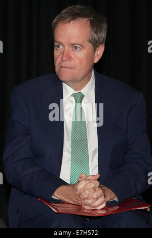 Federal Opposition Leader, Bill Shorten (R) visits manufacturer ...