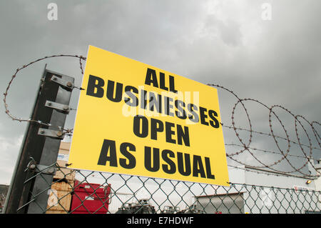 businesses open as usual sign on a fence Stock Photo: 73528153 - Alamy