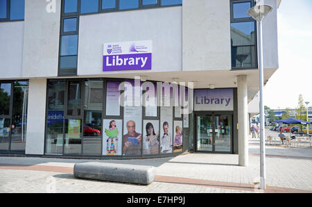crawley library libraries west sussex council building Stock Photo - Alamy