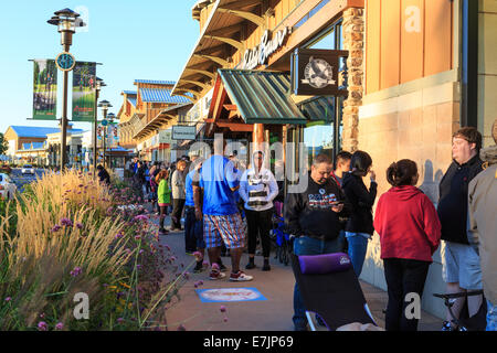 Littleton, Colorado USA. 19 Sept. 2014. Graham Rosenberg waits as first ...