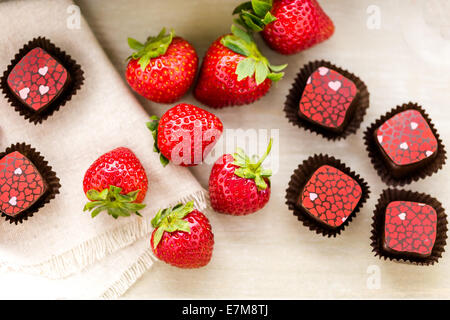 Gourmet Strawberries and champaigne chocolate truffles Stock Photo - Alamy