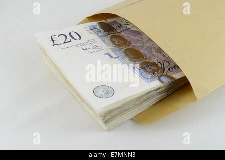 Twenty pound notes in a brown envelope Stock Photo - Alamy