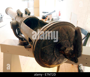 Breech-Loading Swivel Gun with Chamber on Stand, early 16th century ...