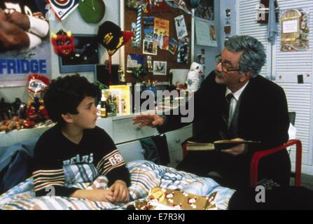 USA. Peter Falk and Fred Savage in a scene from the ©Twentieth Century ...