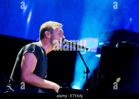 (dpa) - Chris Martin of the British band Coldplay performs on stage ...