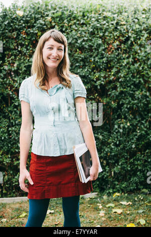 Business woman use of tablet pc Stock Photo - Alamy