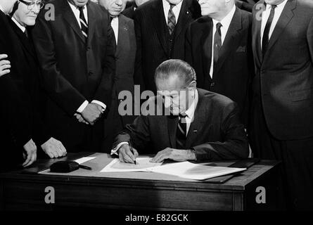 President Johnson Signs Civil Rights Act of 1964 Stock Photo - Alamy