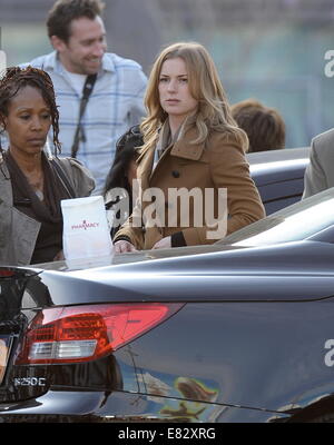 Actress Emily VanCamp and boyfriend Joshua Bowman cuddling while on the ...