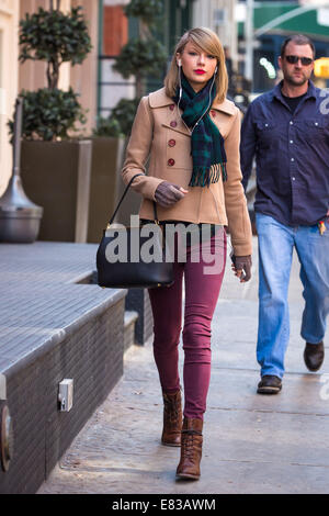 Taylor Swift seen after shopping at the 'Steven Alan' store in Tribeca ...
