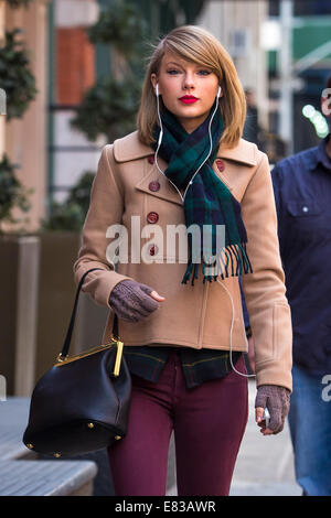 Taylor Swift seen after shopping at the 'Steven Alan' store in Tribeca ...