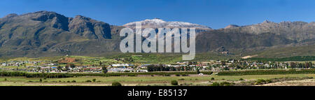 The town of Citrusdal at the foot of the Cederberg Mountains in South ...