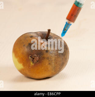 Dead apple with syringe - concept "Narcotic drugs kill Stock Photo - Alamy