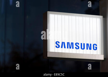 Samsung phone retail store sign Stock Photo - Alamy