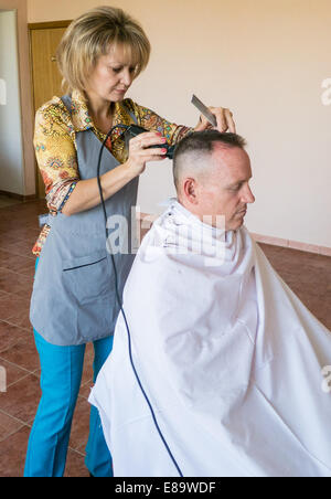 Expedition 41 Flight Engineer Barry Wilmore prepares for launch aboard ...
