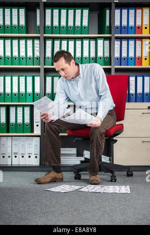 Man office sorting filing cabinet organizing Stock Photo - Alamy