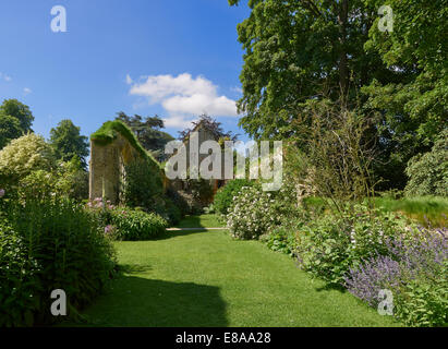 The ruin of the Tithe Barn, Sudeley Castle, Gloucestershire Stock Photo ...