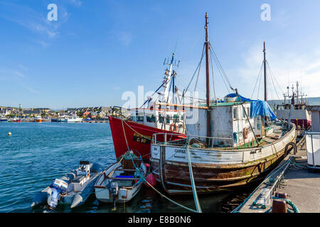 dingle harbour fishing boats summer county kerry ireland Stock Photo ...