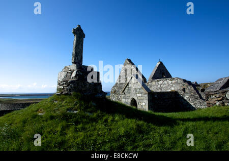 Oransay Priory Celtic Cross Stock Photo - Alamy