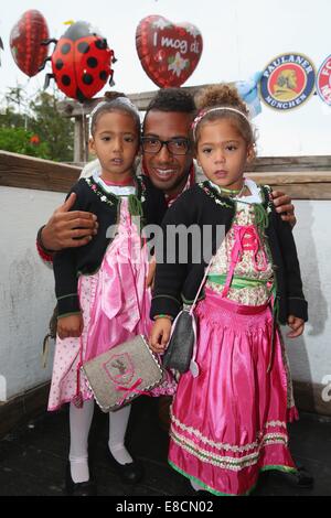 Jerome BOATENG (Bayern Munich) with his daughters Lamia and Soley in ...