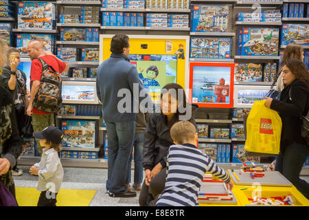 The new Lego store on Madison Square in New York Stock Photo - Alamy