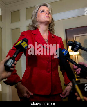 Pinehurst, North Carolina, USA. 06th Oct, 2014. Clay Aiken speaks to ...